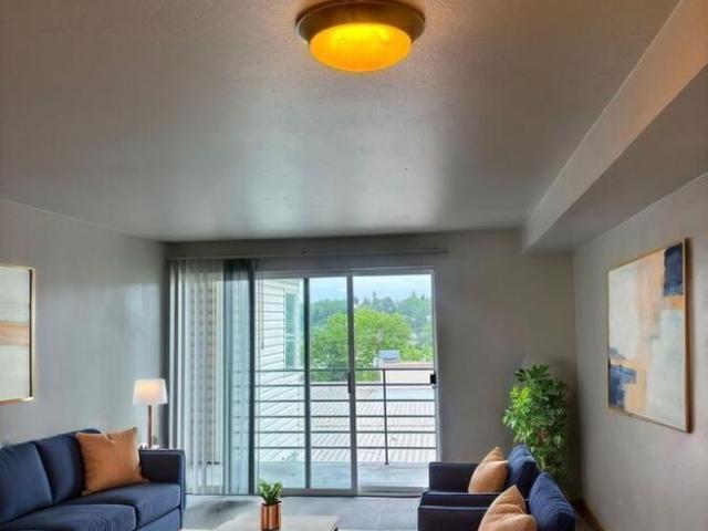 1 Br, 1 bath, Condo 3021 Southwest Bradford Street