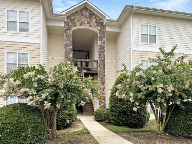 1 Br, 1 bath, Condo 302 Campus Walk Trl