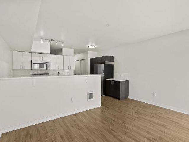 1 Br, 1 bath, Condo 3036 16th Ave W