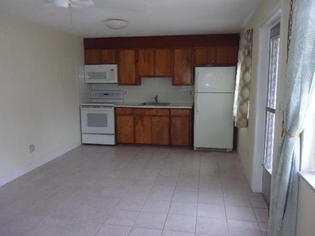 1 Br, 1 bath, Condo 3044 Barrett Ave