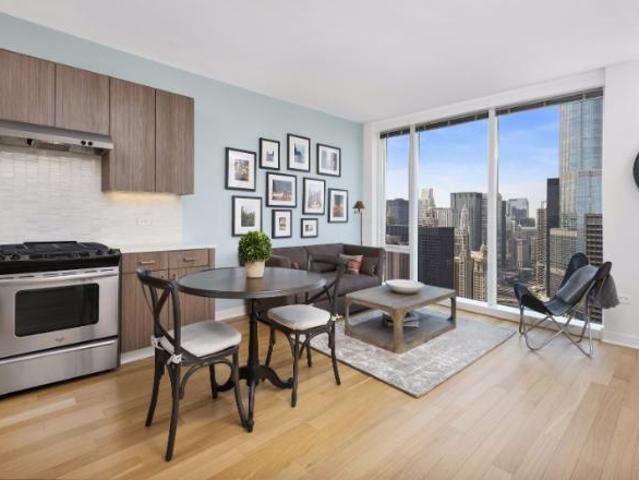 1 Br, 1 bath, Condo 305 E North Water St