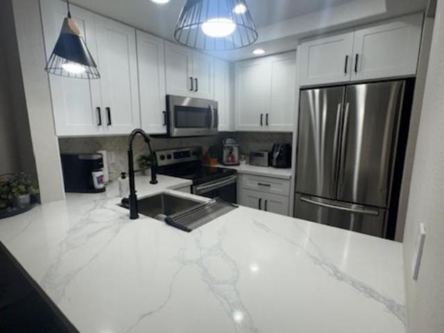 1 Br, 1 bath, Condo 3078 Broadway
