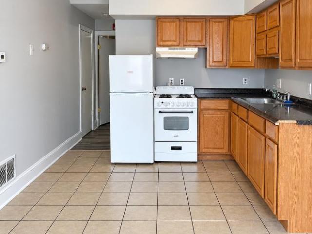 1 Br, 1 bath, Condo 309 W 6th St