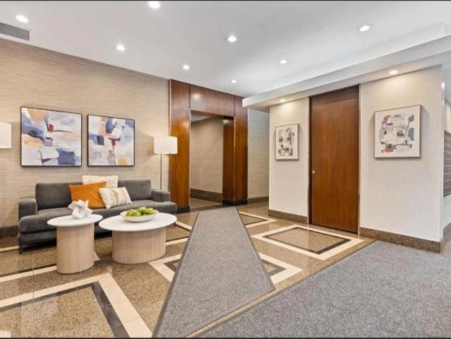 1 Br, 1 bath, Condo 30 E Huron St