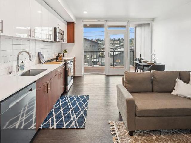 1 Br, 1 bath, Condo 3150 Fairview Ave E