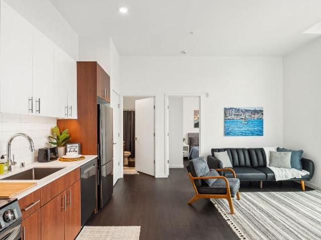 1 Br, 1 bath, Condo 3150 Fairview Ave E