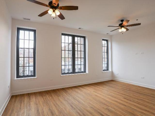1 Br, 1 bath, Condo 3160 N Broadway