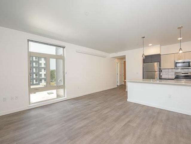1 Br, 1 bath, Condo 3200 16th Avenue W