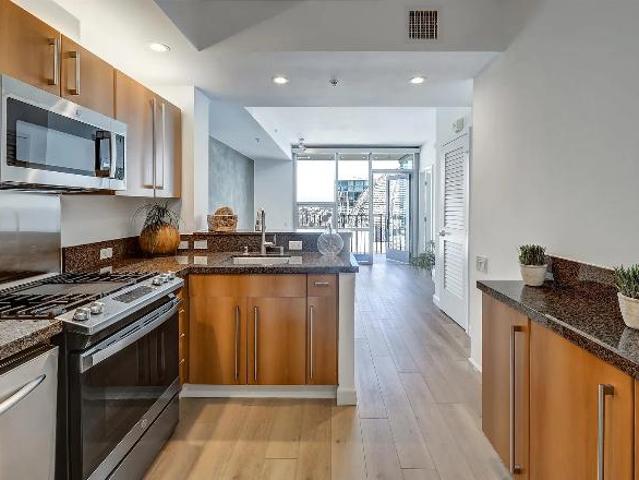 1 Br, 1 bath, Condo 321 10th Ave