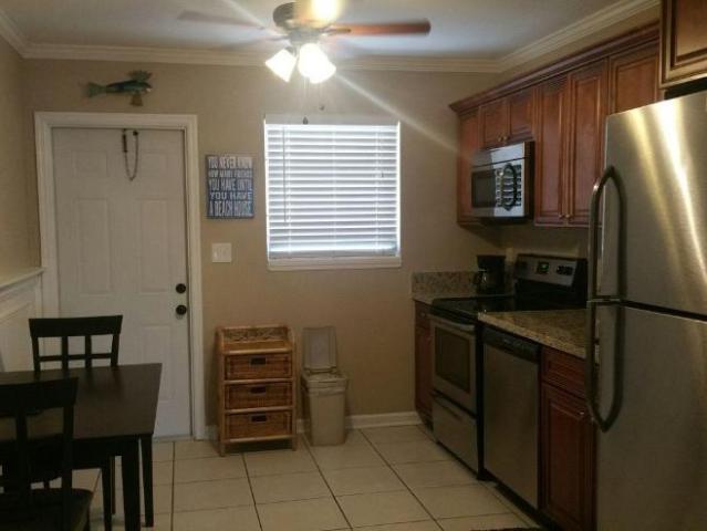 1 Br, 1 bath, Condo 3220 Ne 15th St