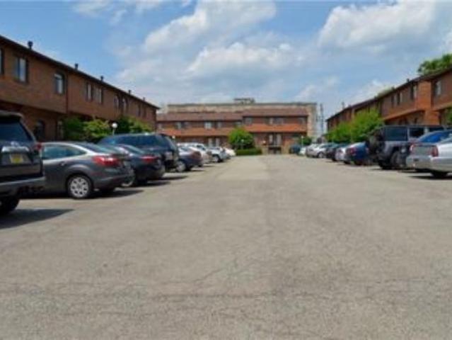 1 Br, 1 bath, Condo 3222 Kennett Sqr