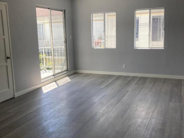 1 Br, 1 bath, Condo 323 N Ogden Dr