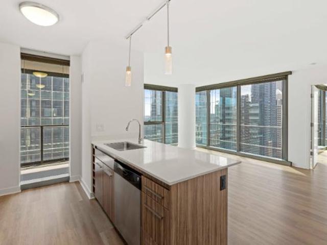 1 Br, 1 bath, Condo 325 West Wolf Point