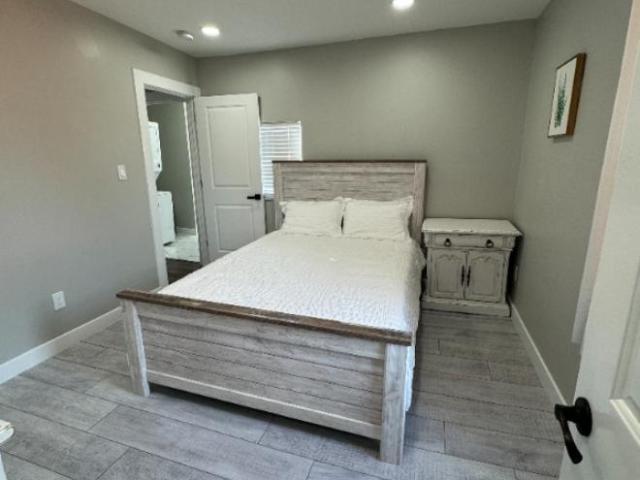 1 Br, 1 bath, Condo 328 North Euclid Avenue