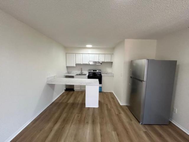 1 Br, 1 bath, Condo 3301 S 113th Ave