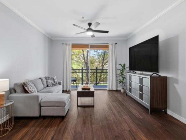 1 Br, 1 bath, Condo 330 Las Colinas Blvd