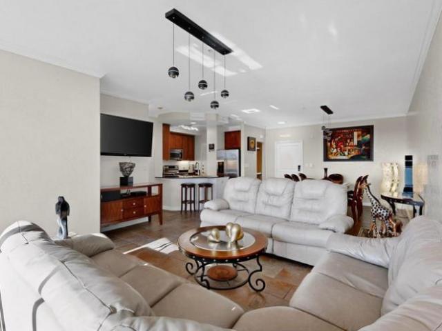 1 Br, 1 bath, Condo 330 Las Colinas Blvd