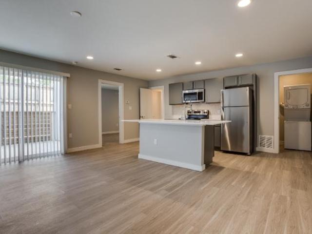1 Br, 1 bath, Condo 3328 Cedarplaza Lane