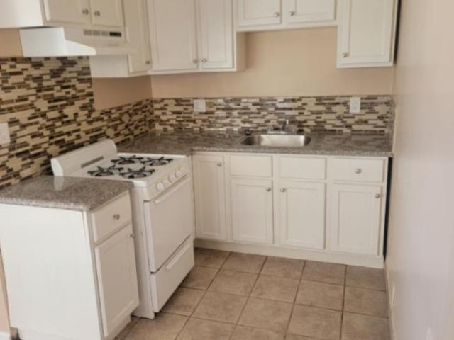 1 Br, 1 bath, Condo 3333 E Wilton Street