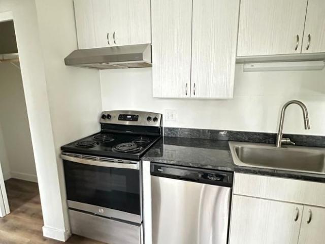 1 Br, 1 bath, Condo 3377 S Clarkson St