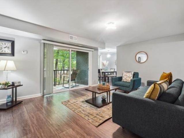 1 Br, 1 bath, Condo 3465 Kensington Rd