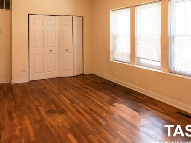 1 Br, 1 bath, Condo 3523 N Broadway