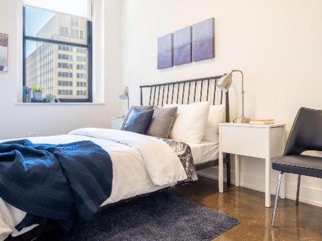 1 Br, 1 bath, Condo 35 E Adams St