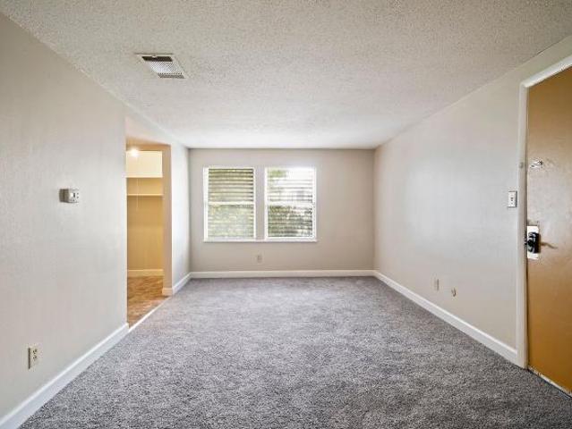 1 Br, 1 bath, Condo 3609 Balsam Ave