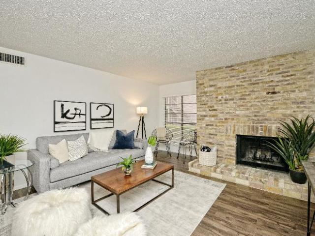 1 Br, 1 bath, Condo 3600 North Hills Dr