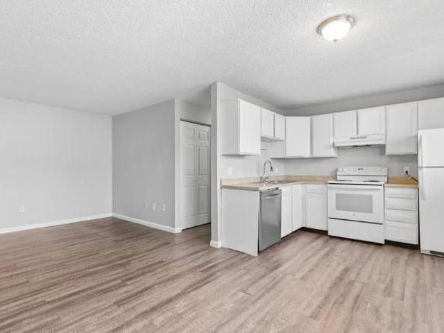 1 Br, 1 bath, Condo 3600 S Lowell Blvd