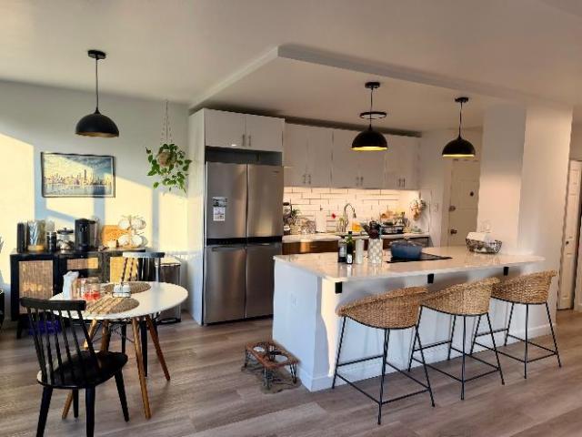 1 Br, 1 bath, Condo 360 W Wellington Ave