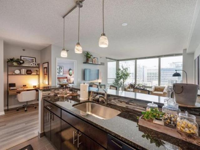 1 Br, 1 bath, Condo 362 E Ohio St