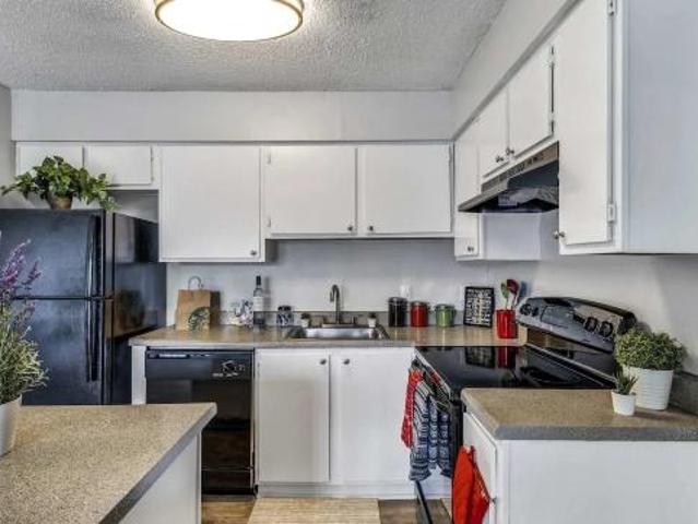 1 Br, 1 bath, Condo 3631 Callaghan Rd