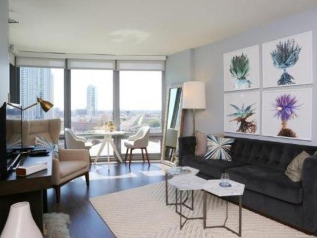 1 Br, 1 bath, Condo 365 W Illinois St
