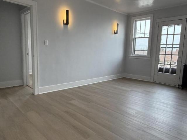 1 Br, 1 bath, Condo 36 Hanna St W