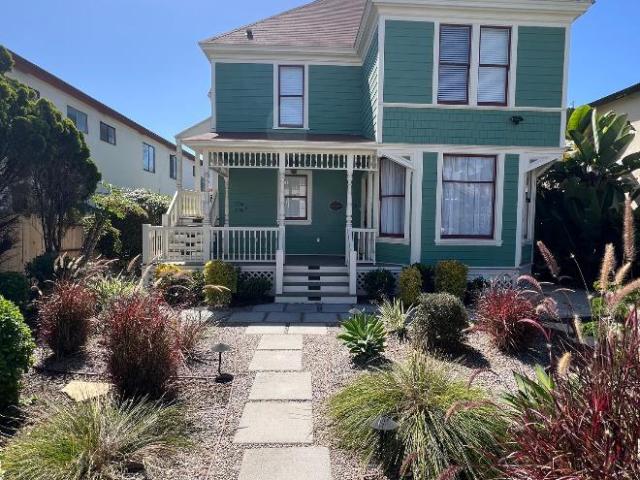 1 Br, 1 bath, Condo 3718 3726 1st Ave