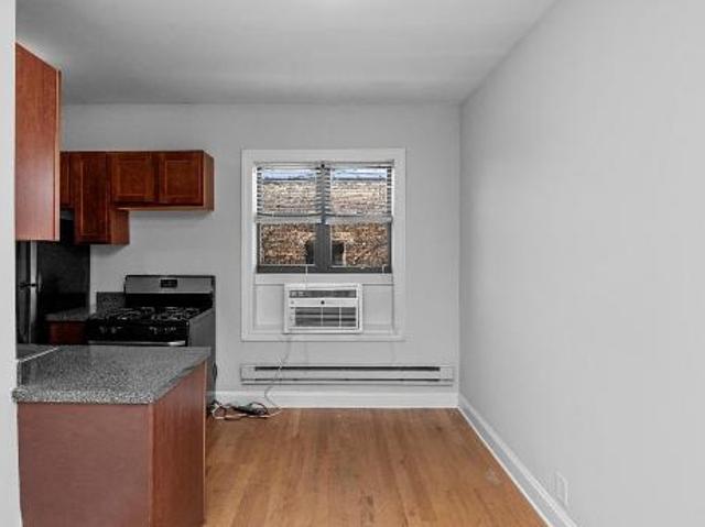 1 Br, 1 bath, Condo 3726 North Pine Grove Avenue