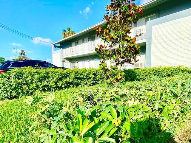 1 Br, 1 bath, Condo 37280 Okeechobee Ave