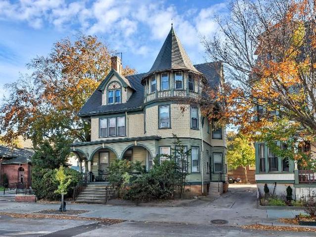 1 Br, 1 bath, Condo 372 Broadway