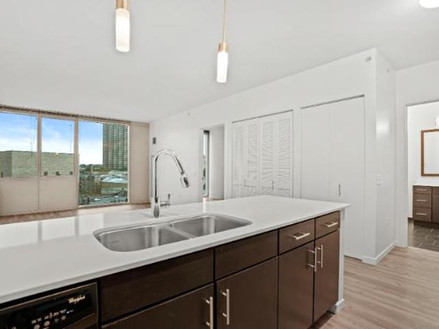 1 Br, 1 bath, Condo 3733 N Halsted