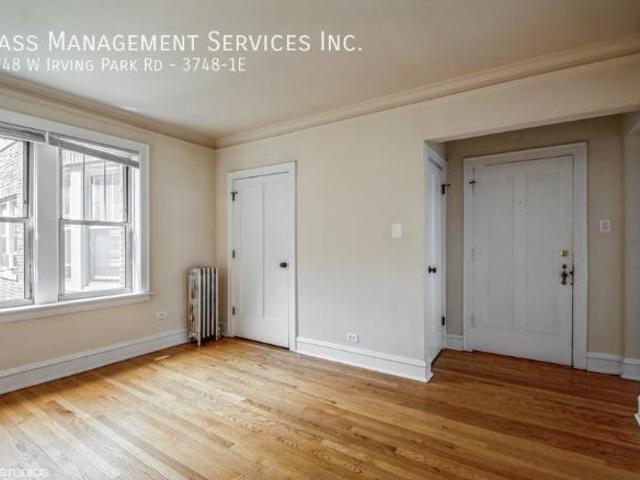 1 Br, 1 bath, Condo 3748 W Irving Park Rd