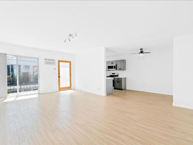 1 Br, 1 bath, Condo 3761 Jasmine Ave