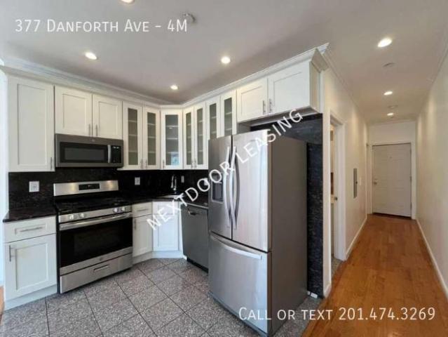 1 Br, 1 bath, Condo 377 Danforth Ave