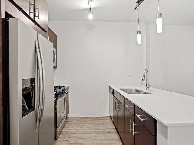 1 Br, 1 bath, Condo 3801 N Halsted St
