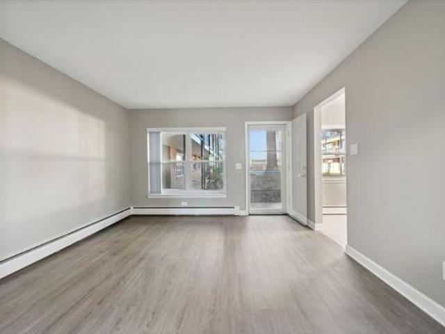 1 Br, 1 bath, Condo 3838 W Sylvania Ave