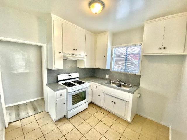 1 Br, 1 bath, Condo 3832 W 118th Pl