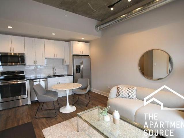 1 Br, 1 bath, Condo 3833 North Broadway