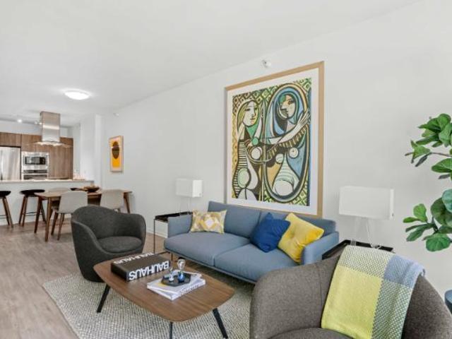 1 Br, 1 bath, Condo 383 E Ohio