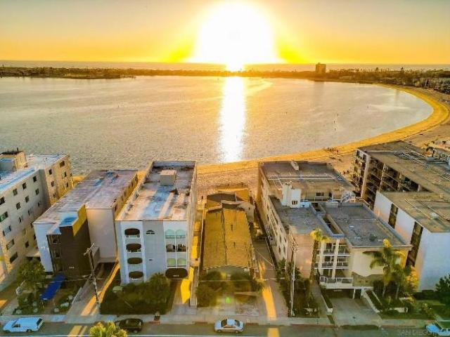 1 Br, 1 bath, Condo 3874 Riviera D