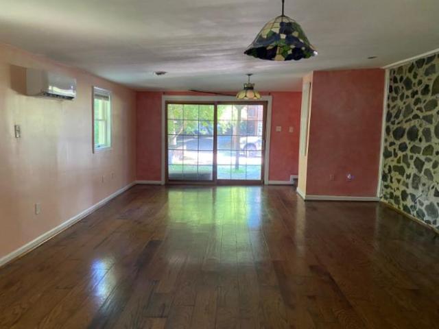 1 Br, 1 bath, Condo 3886A College Ave